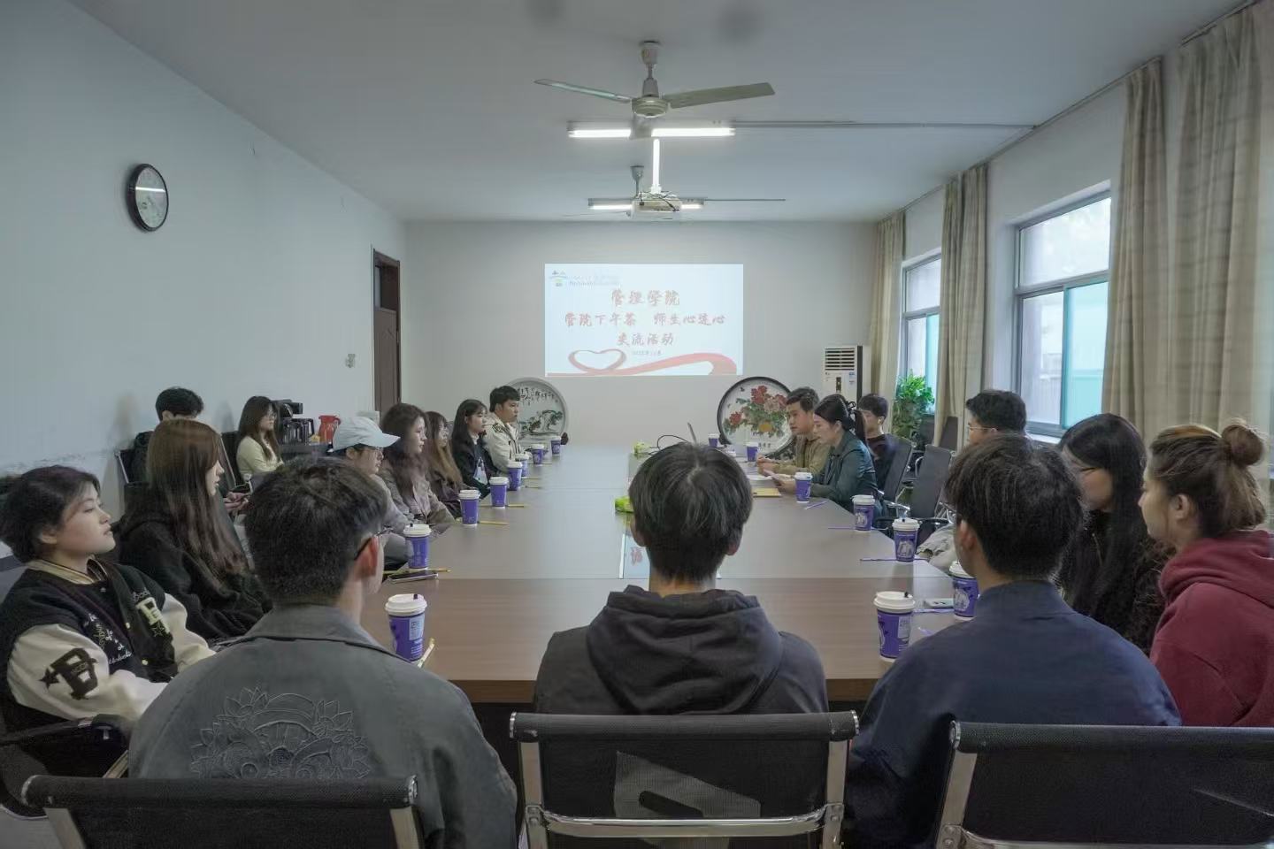 我院举办“管院下午茶，师生心连心”暨“民族交融，文脉共叙”各族师生代表座谈交流会活动